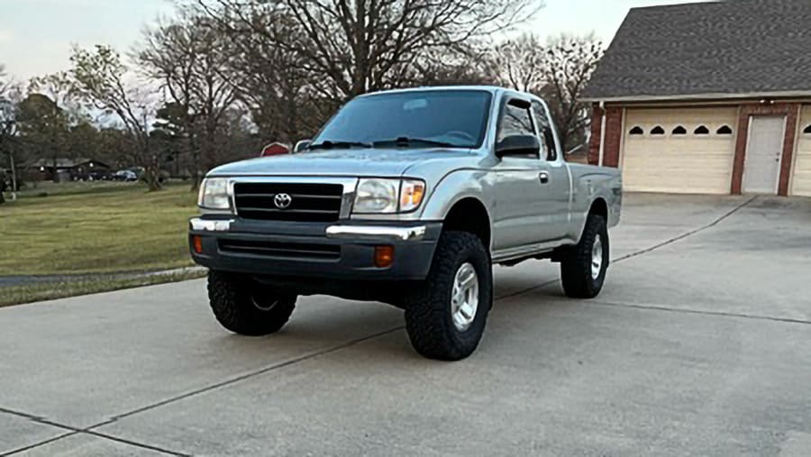 2000 Toyota Tacoma XtraCab Pickup for Sale at Auction - Mecum Auctions