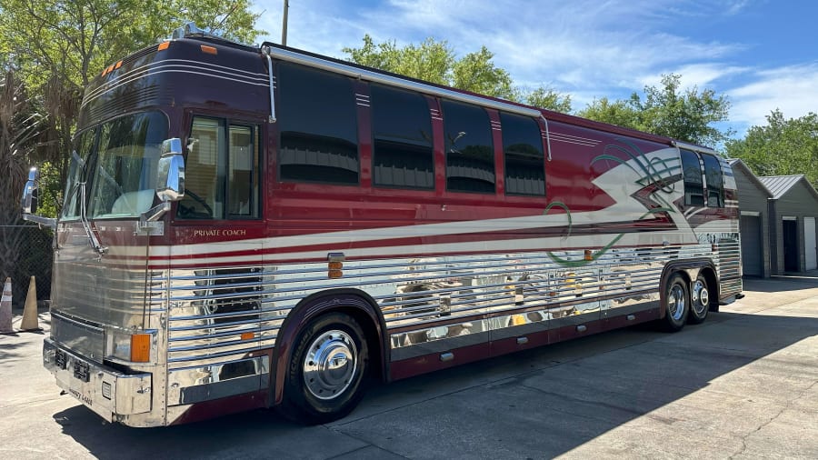 1999 Prevost 40' Motorcoach for Sale at Auction - Mecum Auctions