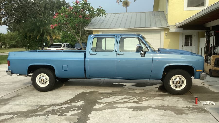 1988 Chevrolet R20 Pickup for Sale at Auction - Mecum Auctions