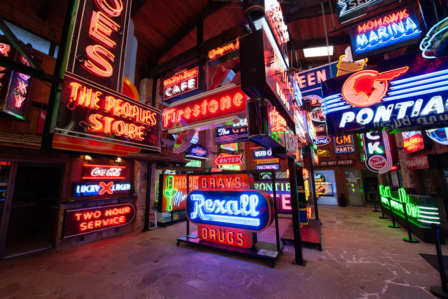 No-Reserve Neon - Mecum Auctions