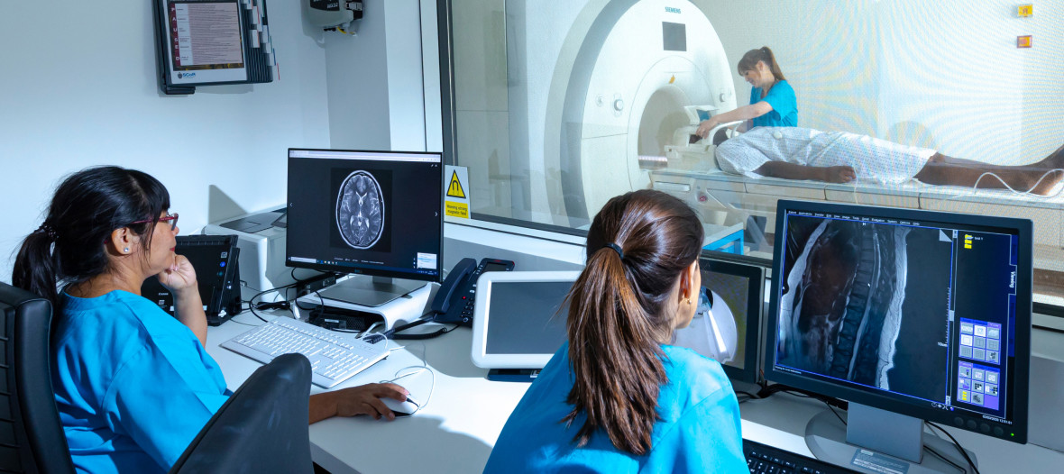 Refer your patients for advanced 3T Private MRI scans | medneo UK