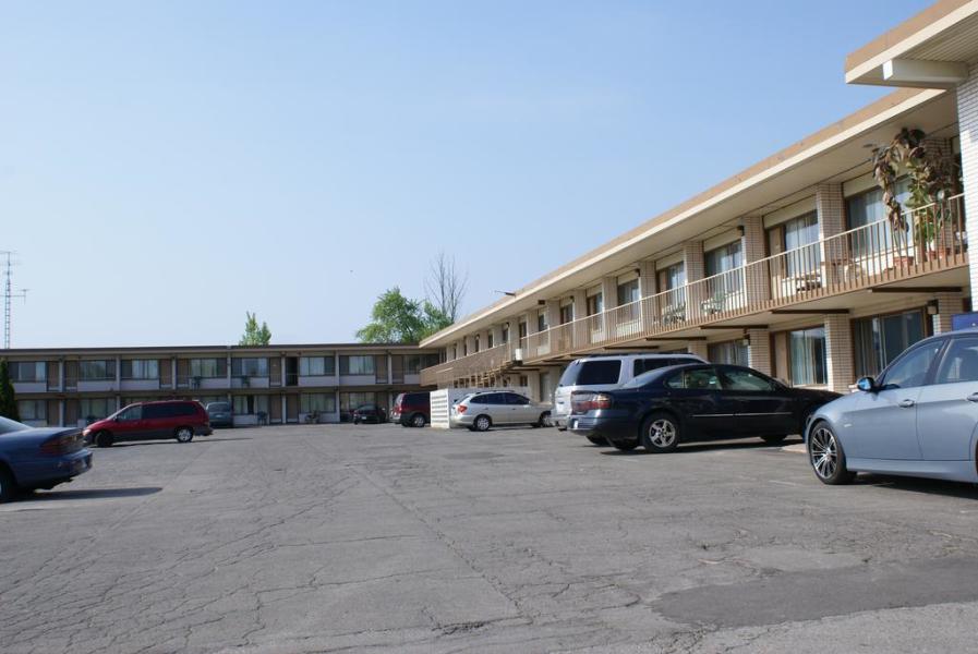 For Sale: Motel Niagara Falls, Ontario | Toronto, ON