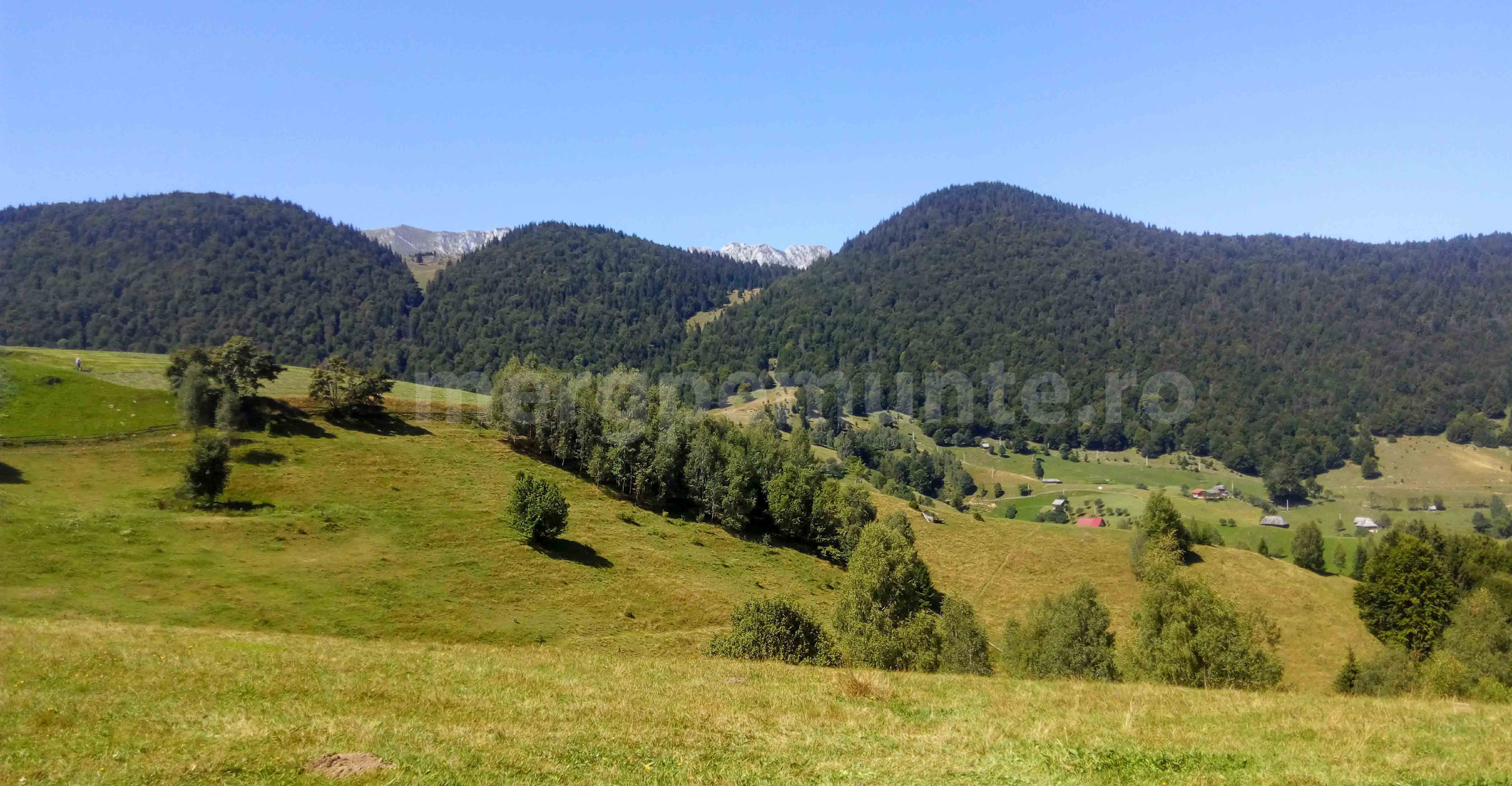 Sate pitoresti, cetati si pesteri. - mergpemunte.ro