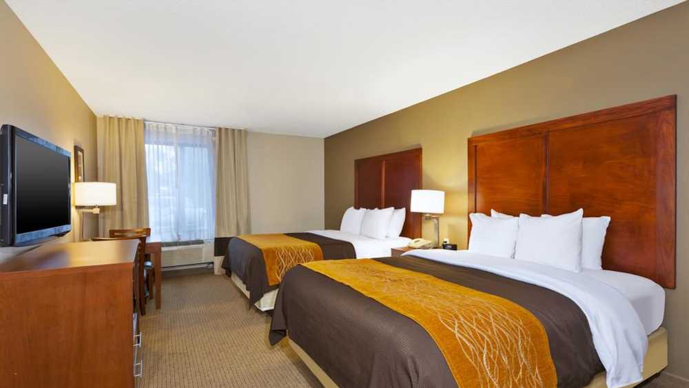 Comfort Inn & Suites - Taylor | Michigan