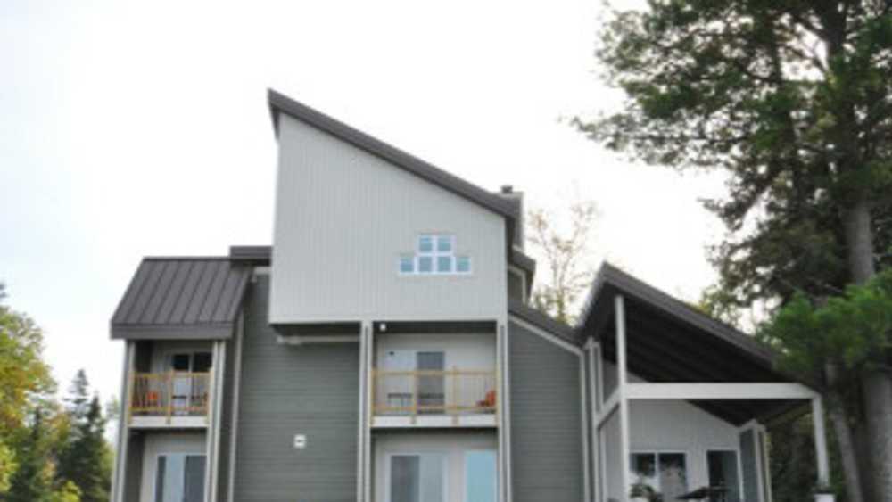 The Headlands Guest House | Michigan