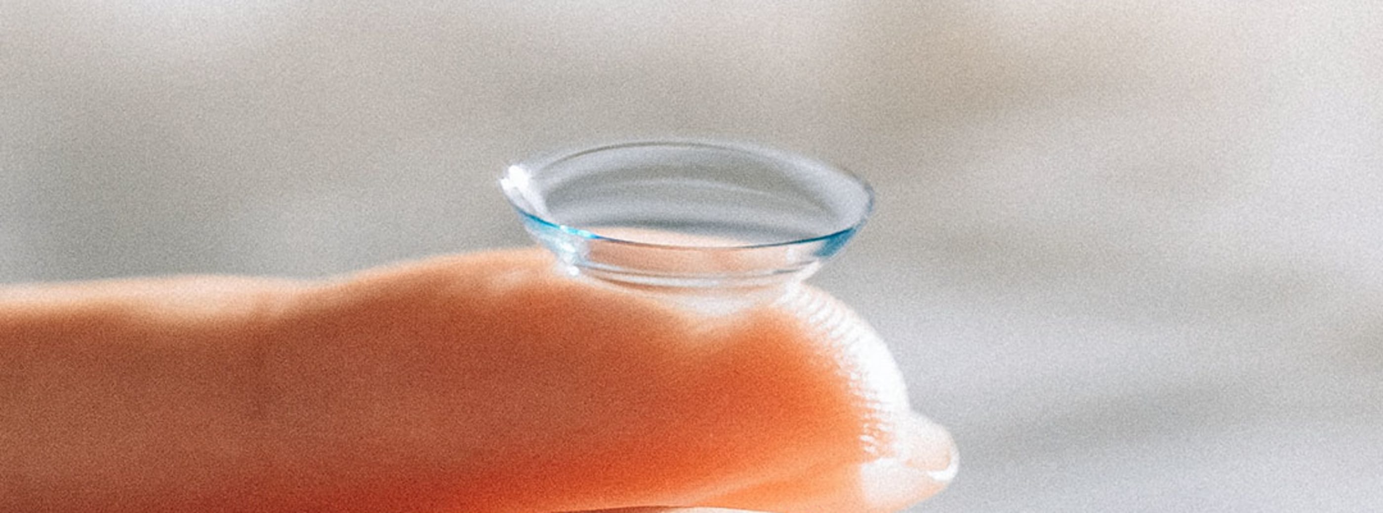 Contactlenzen passen | Mister Spex expert