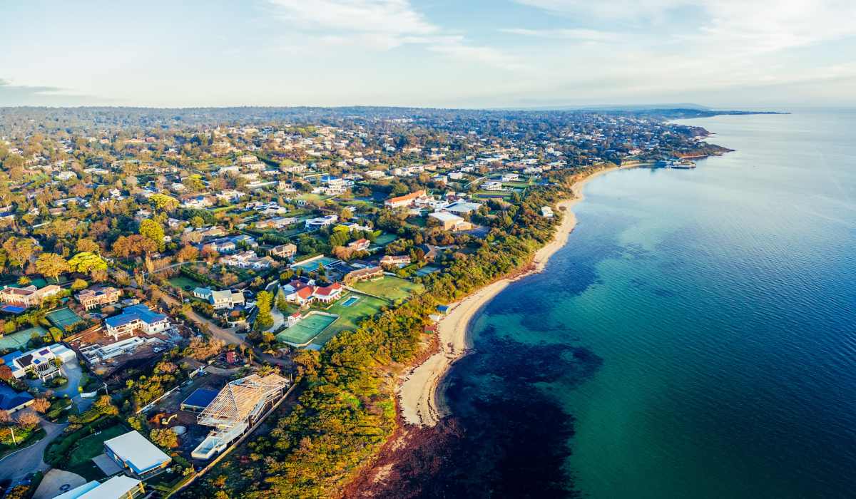 Trio of beachside suburbs mark Melbourne’s top performers - Smart ...