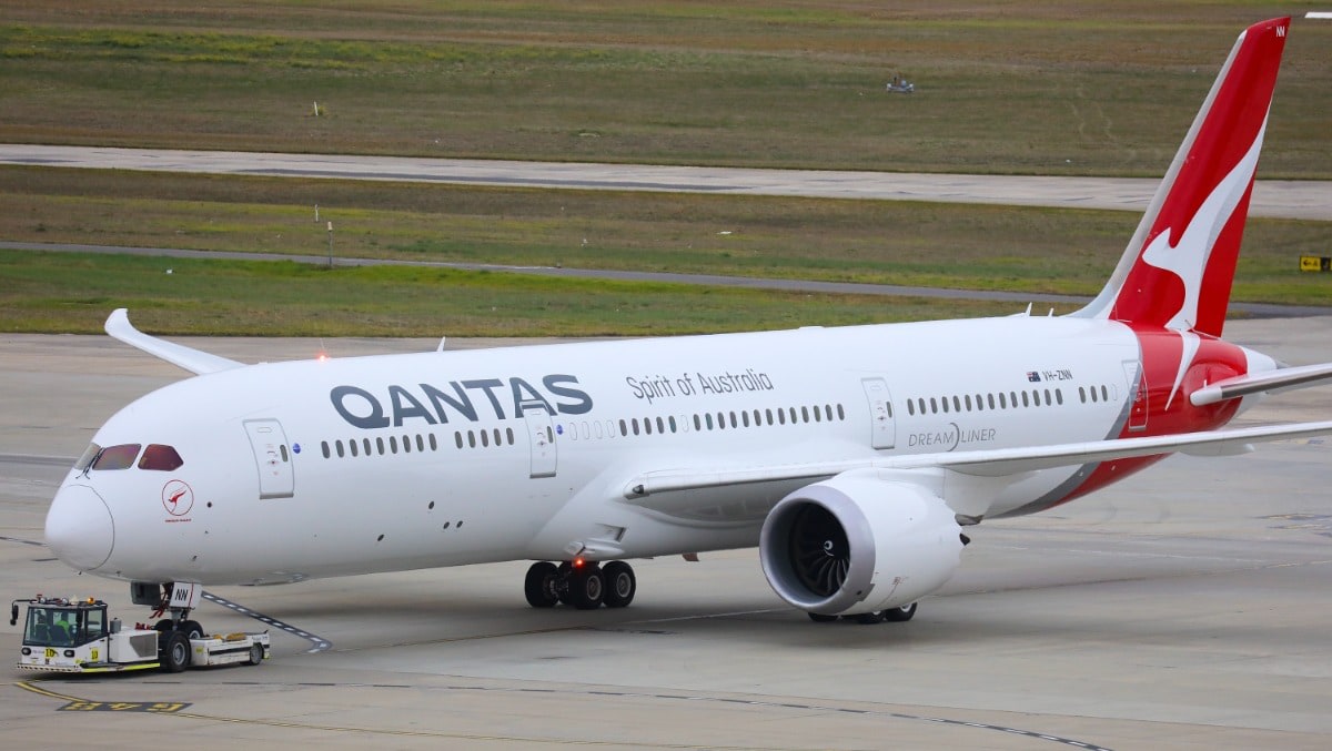 Newest Qantas Dreamliner already flying just 4 days after arrival ...