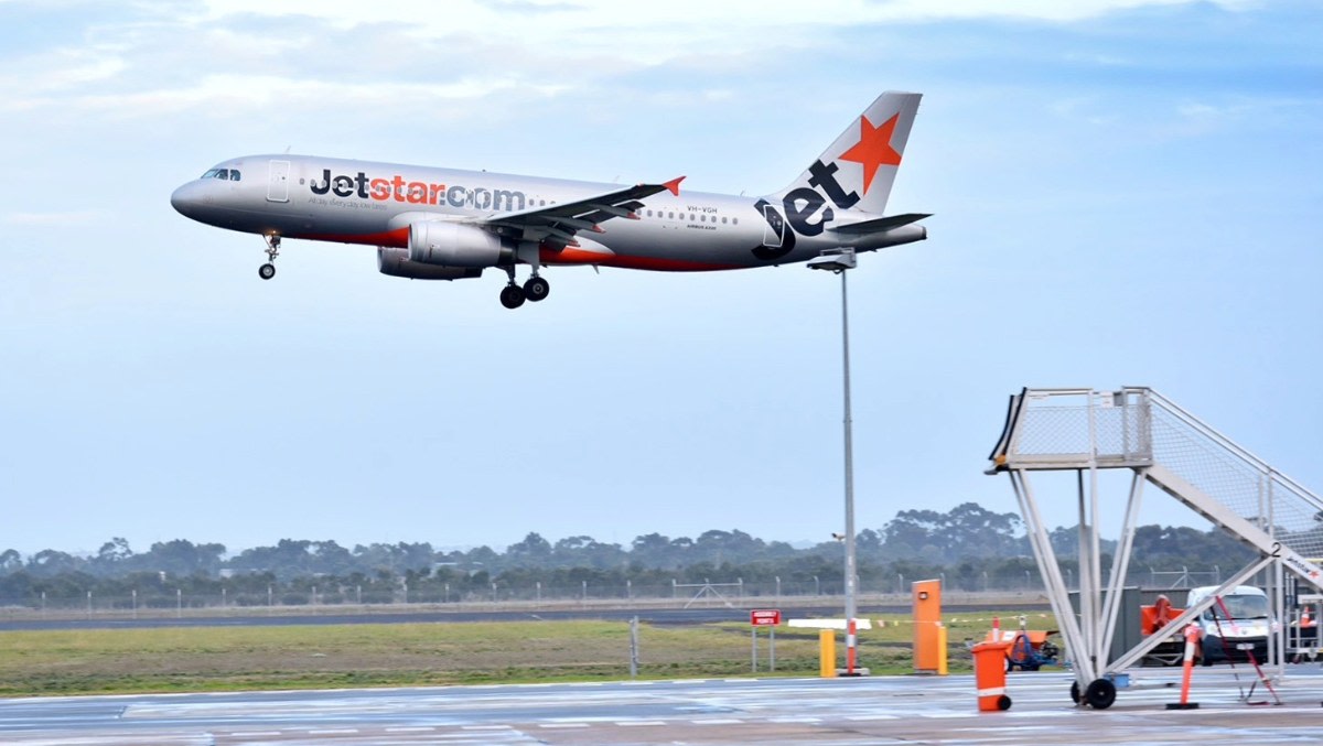 Jetstar to mark 100 domestic routes with launch of Brisbane-Avalon ...