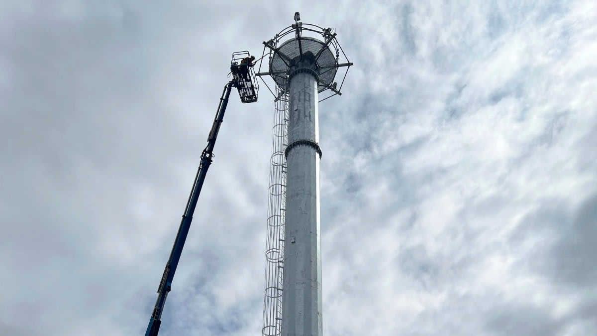 Airservices installs camera mast for digital tower at Canberra ...