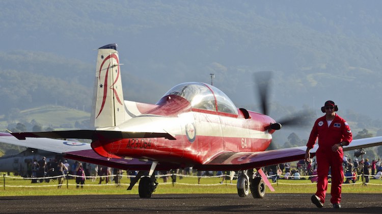 Roulettes displays cancelled as cracking found in RAAF PC-9s ...