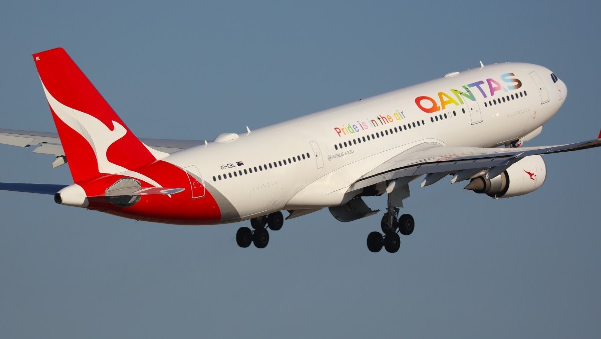 Watch as Qantas paints A330 with Pride livery – Australian Aviation