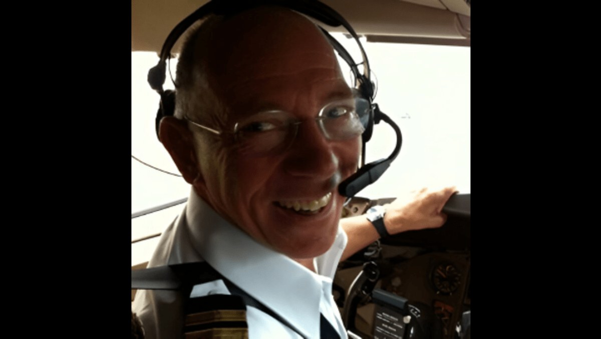Qantas captain, ex-Roulette pilot among 3 dead in collision ...