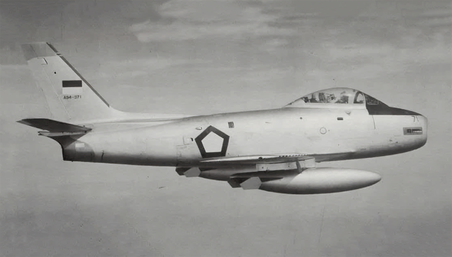 Australia’s Avon Sabre Trainer’ – Australian Aviation