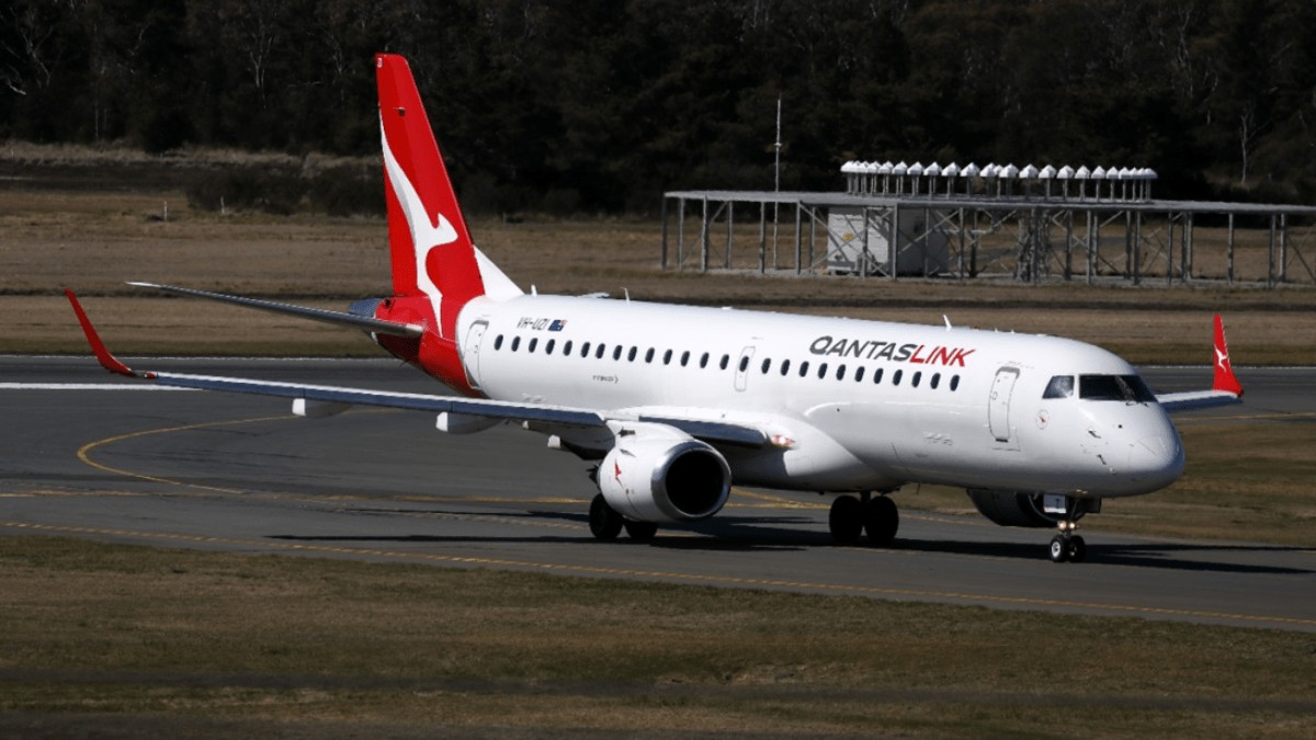 QantasLink E190 returns to Adelaide after cabin ‘fills with smoke ...