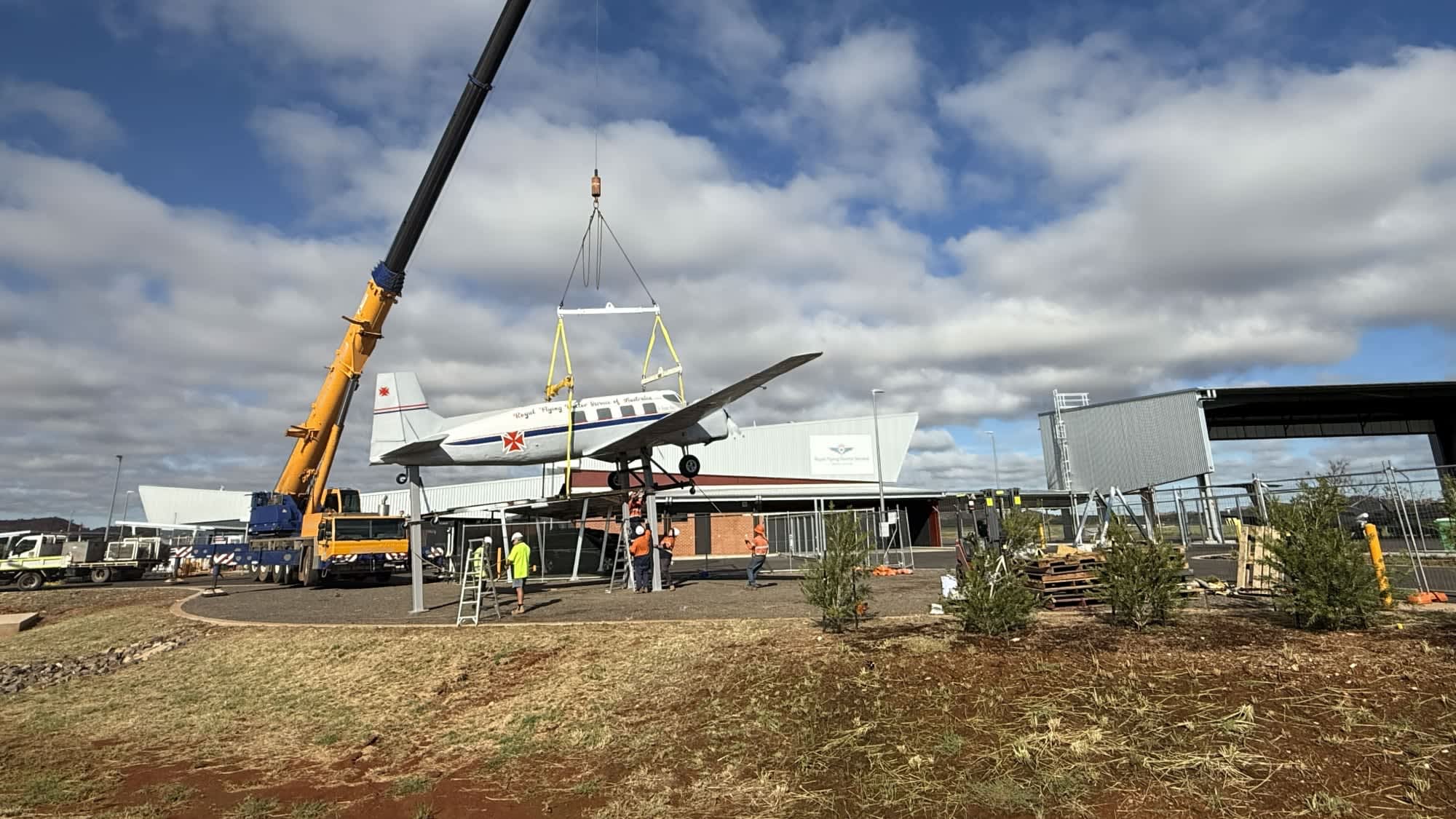 Historic ‘Drover’ installed at RFDS base in Mount Isa – Australian Aviation