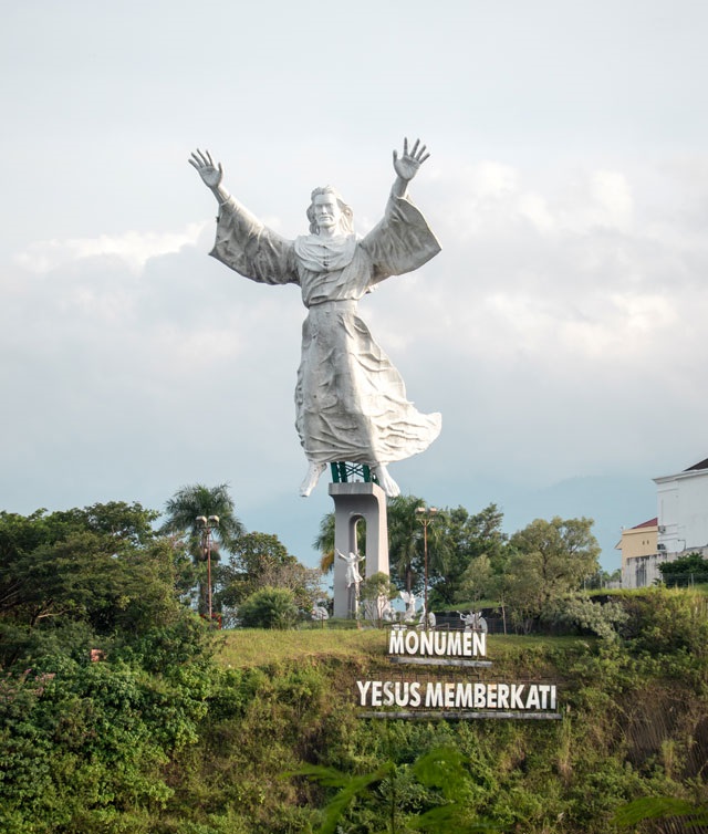 Patung Yesus Memberkati Manado - Mongotrip