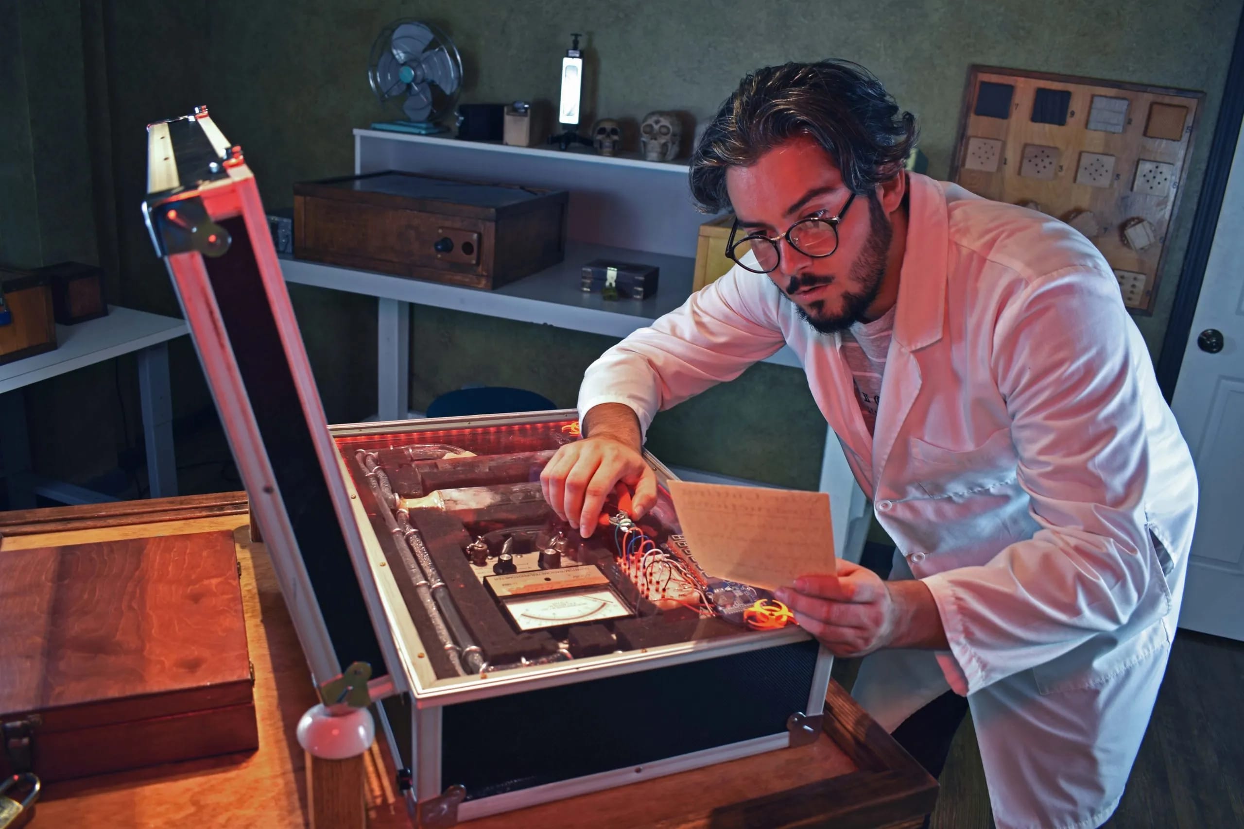 The Mad Scientist [prev. The Laboratory] Escape Room | Brain Games ...