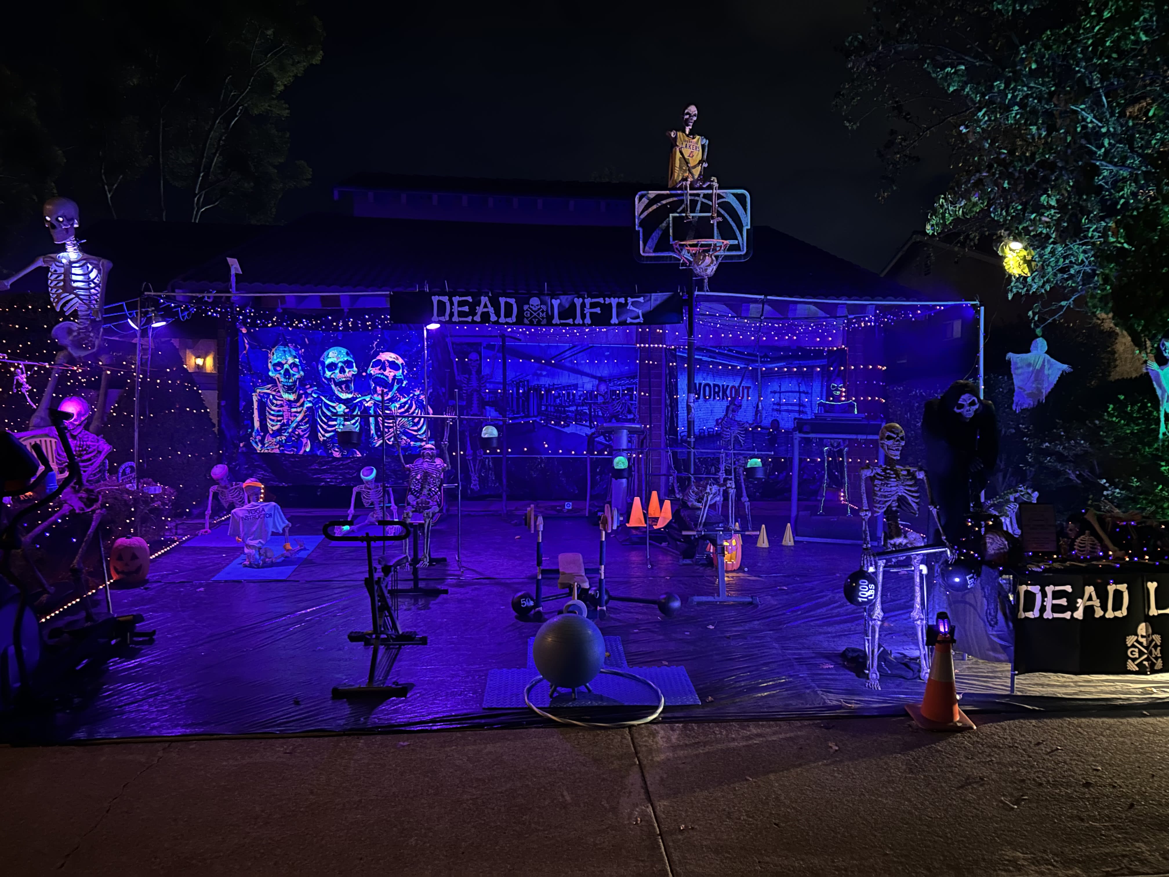 Dead Lifts Gym Haunted Attraction | The Roses