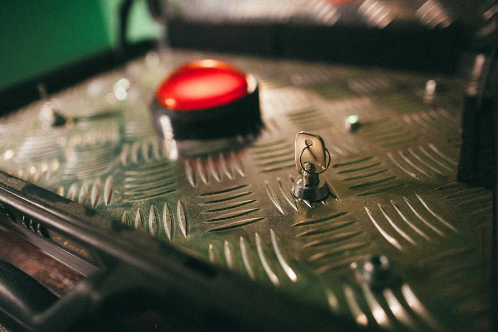 Красная Кнопка [Red Button] Escape Room | Cubiculum Best Escape Rooms