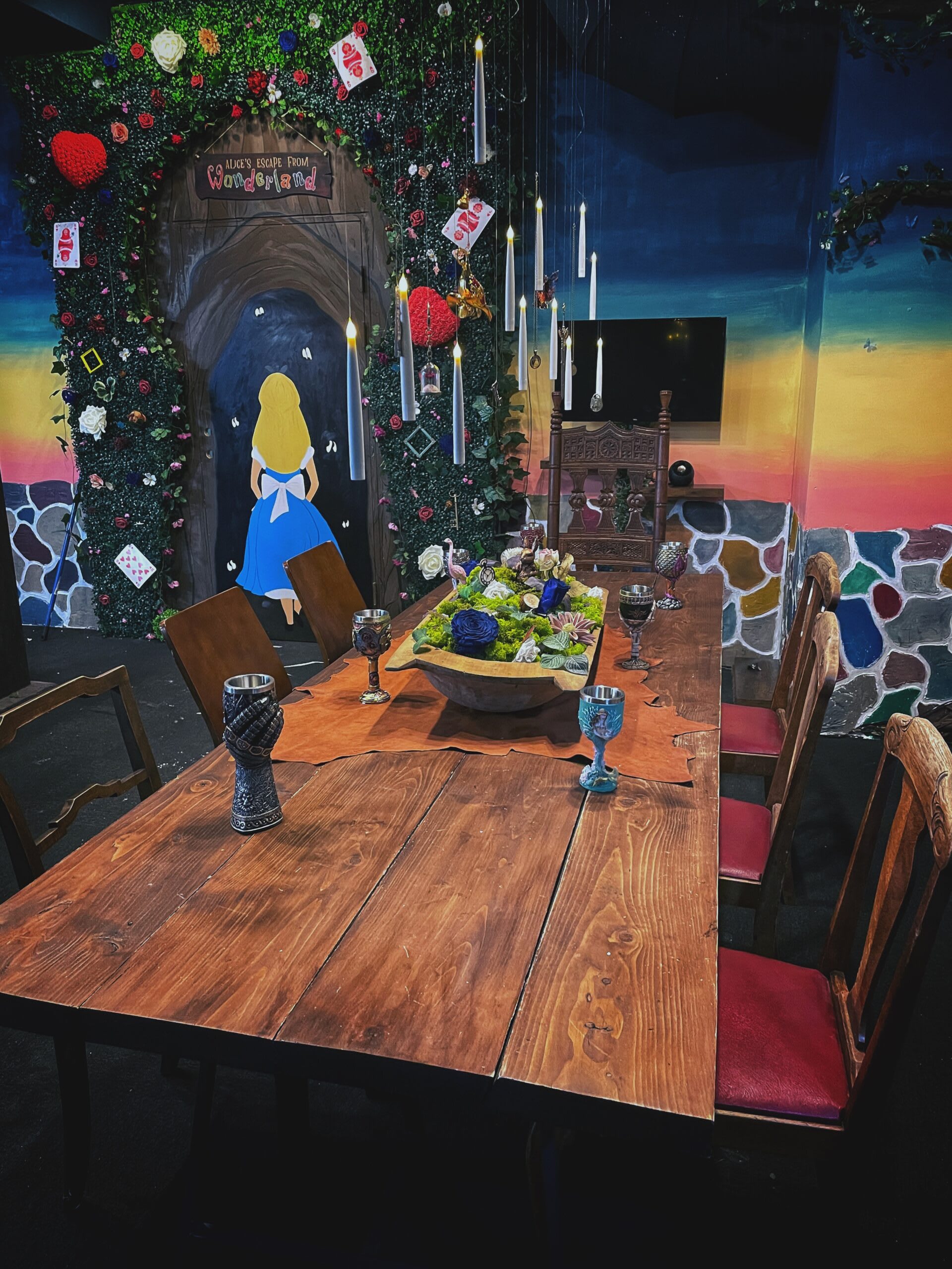 Alice's Escape From Wonderland | Royal Escapes - Once Upon A Time