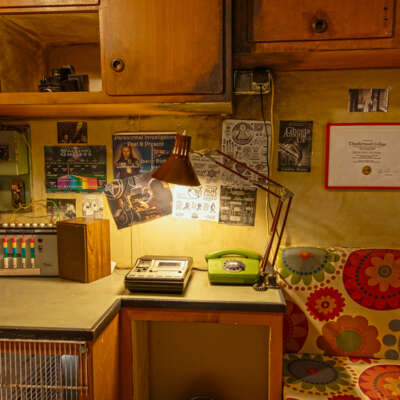 Geisterjäger Ernie Hudson und die weinende Frau [Ghost Hunter Ernie ...