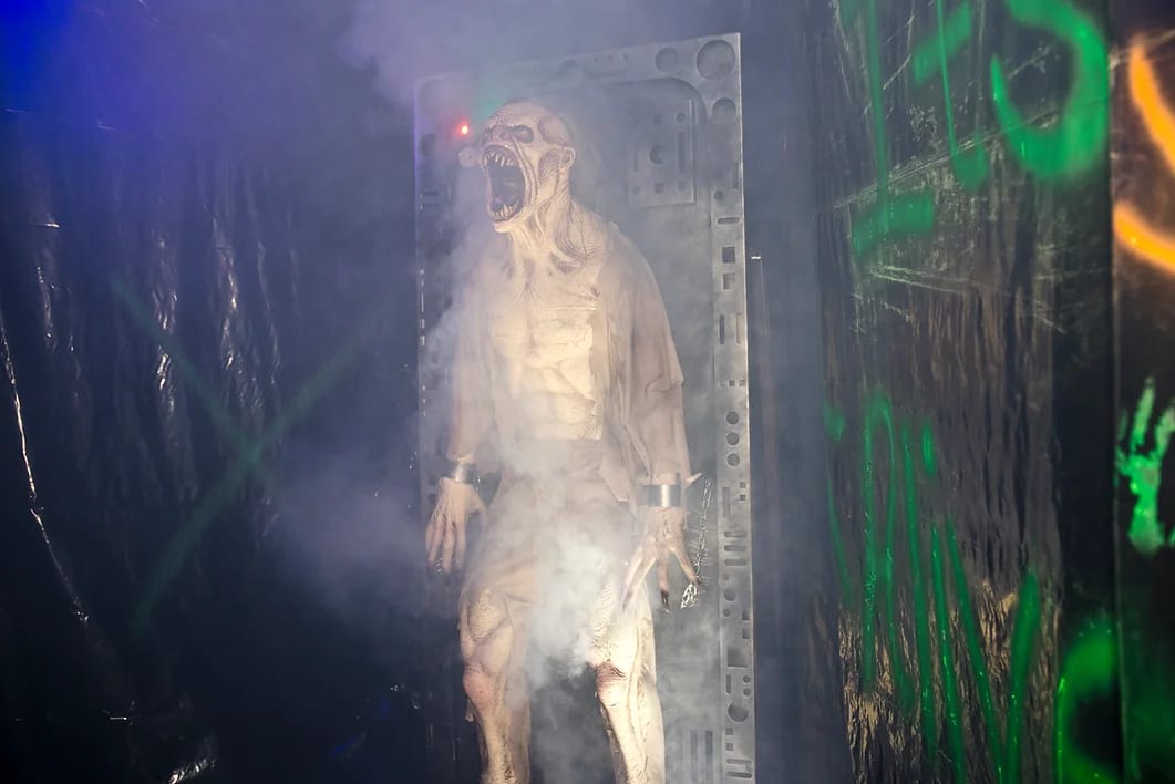 Zombie Barn Haunted Attraction | Halloween Notte