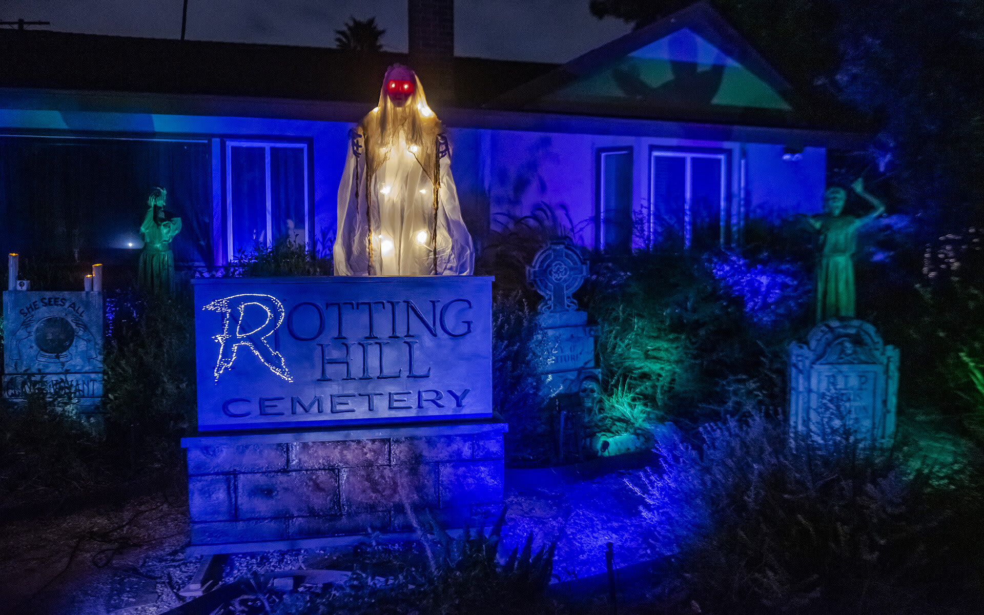 Rotting Hill Cemetery Haunted Attraction | Dudley Beene and Randy Frank