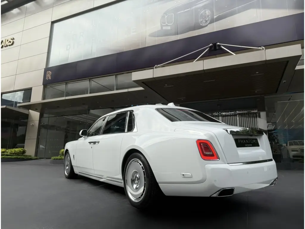 2024 Rolls-Royce Phantom Extended