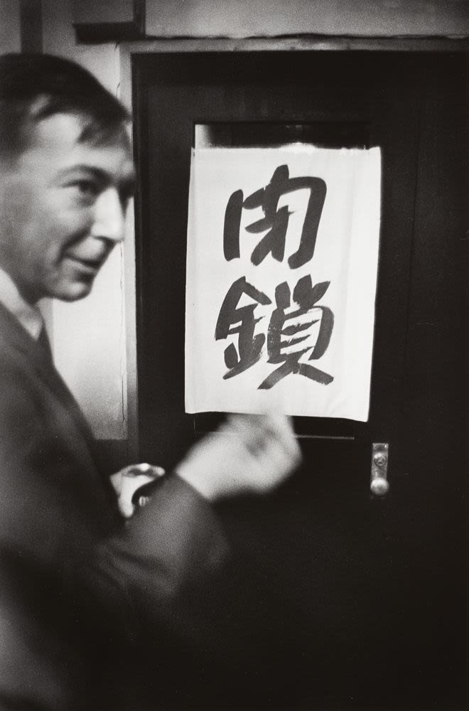 Jasper Johns opening the door at Hi Red Center’s 'Closing Event' at ...