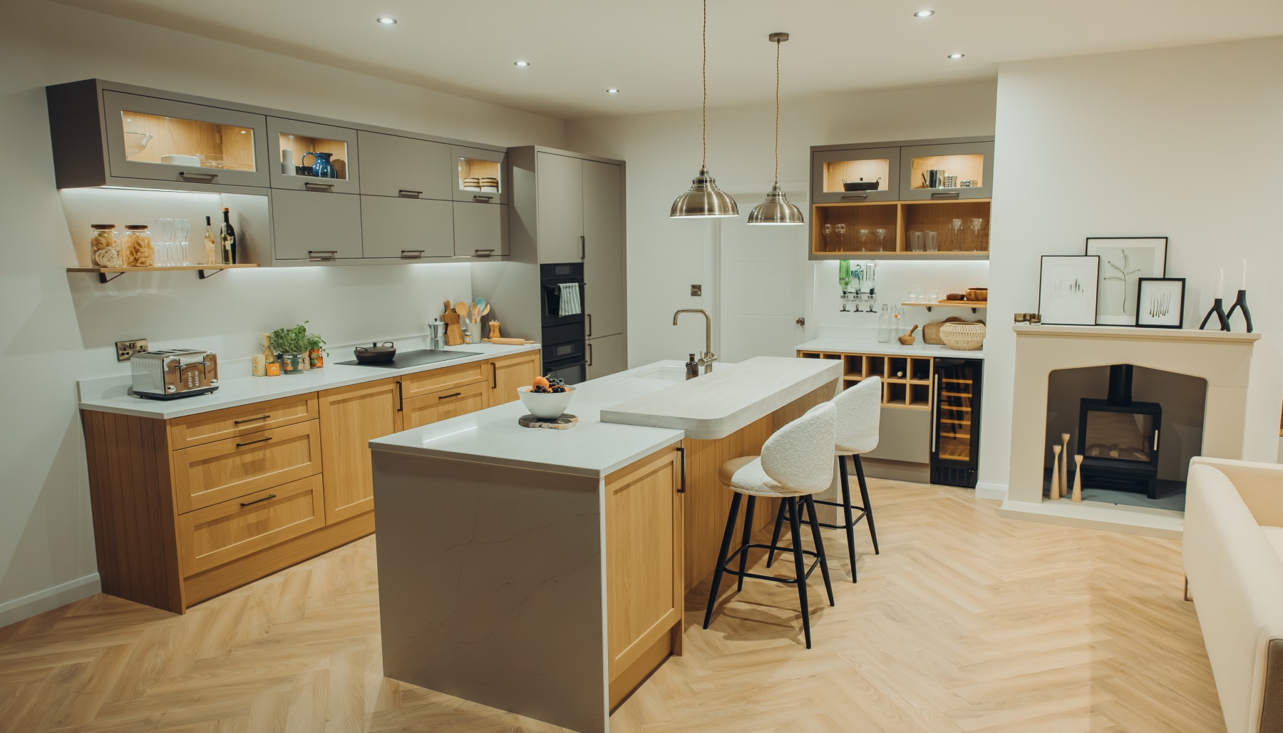 Shaker Natural Timber & Contour Truffle Ermine | Wren Kitchens