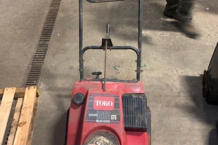 Toro CCR 3000 snow blower Online Government Auctions of Government ...