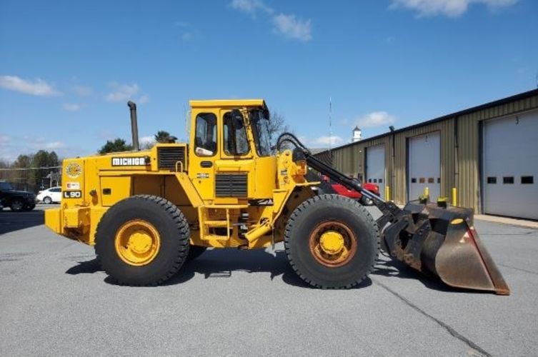 Volvo L90 Loader Online Government Auctions of Government Surplus ...