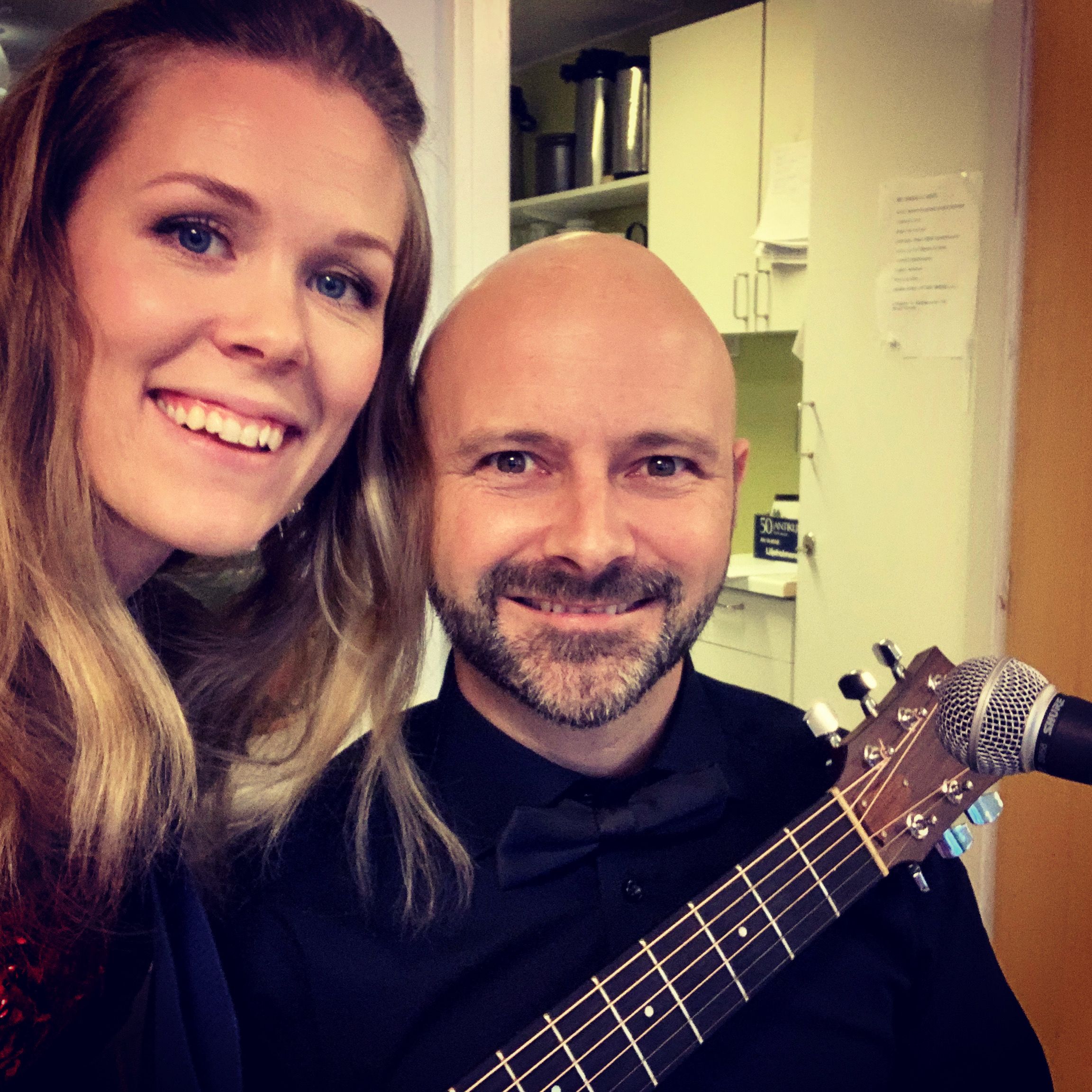 Jukebox Duo · Music Handshake