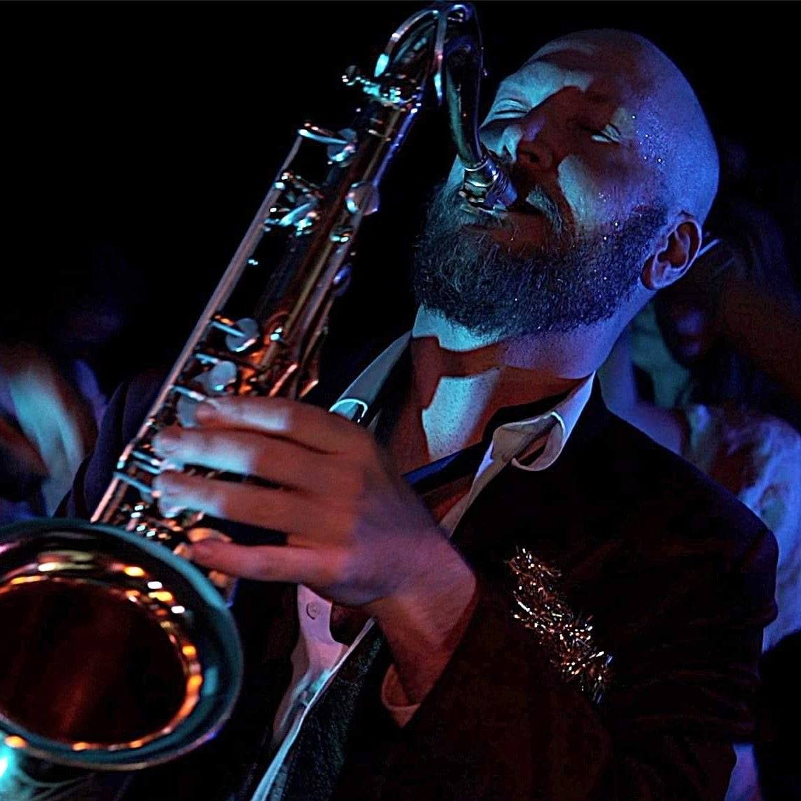 Saxman Fred · Music Handshake