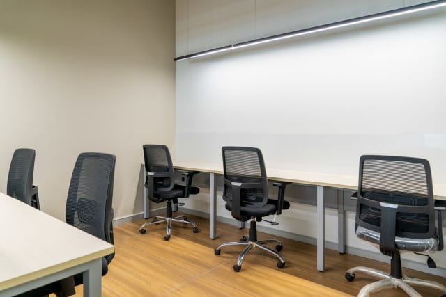 Evolve work studio SNN Raj Pinnacle at INR 200/day - Affordable Pay per ...