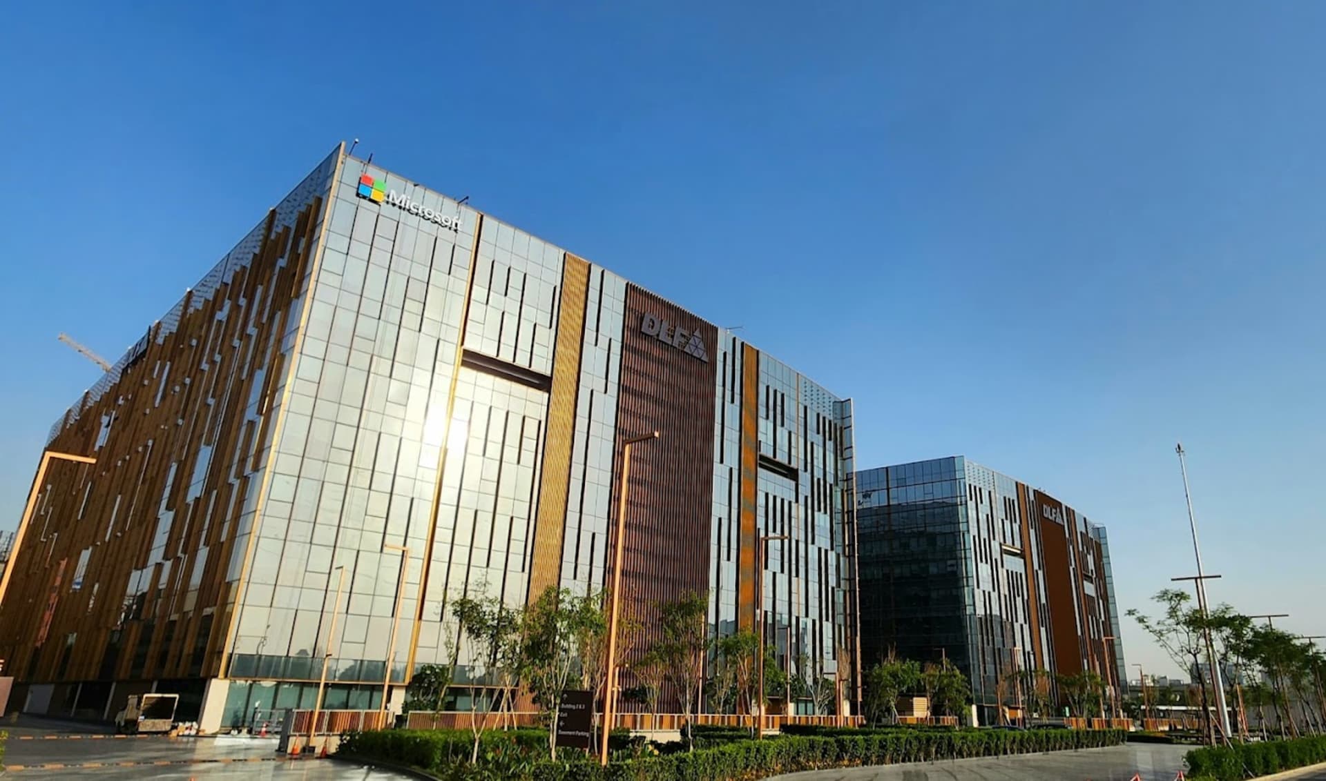DLF DownTown Block 2 NH-8, Gurgaon - 87000 sq.ft. | Commercial Office ...