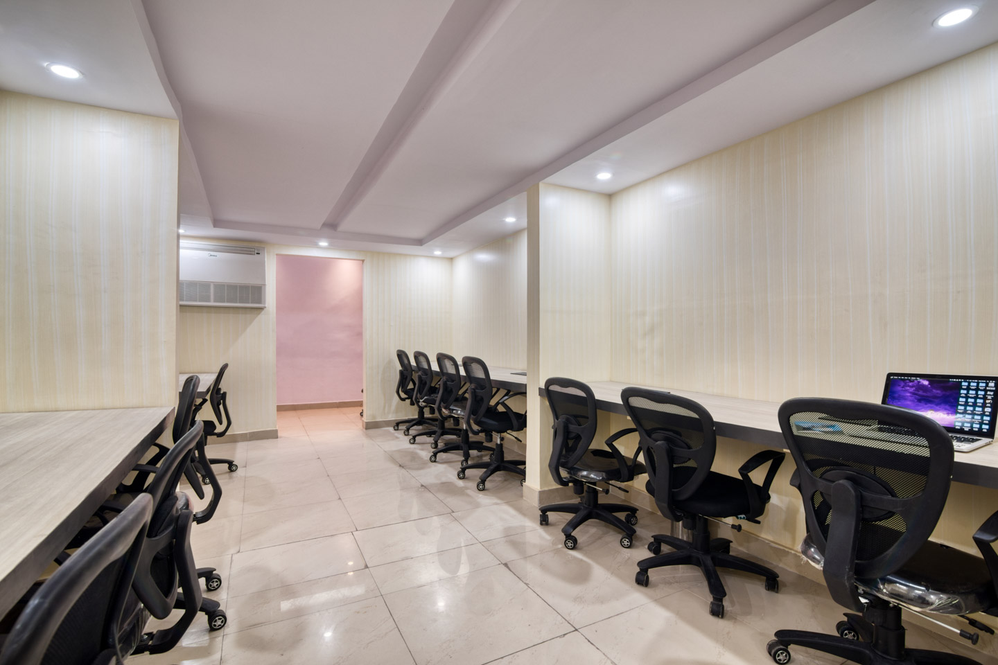 Janpath Hub Janpath - Coworking Space and Shared Office Space