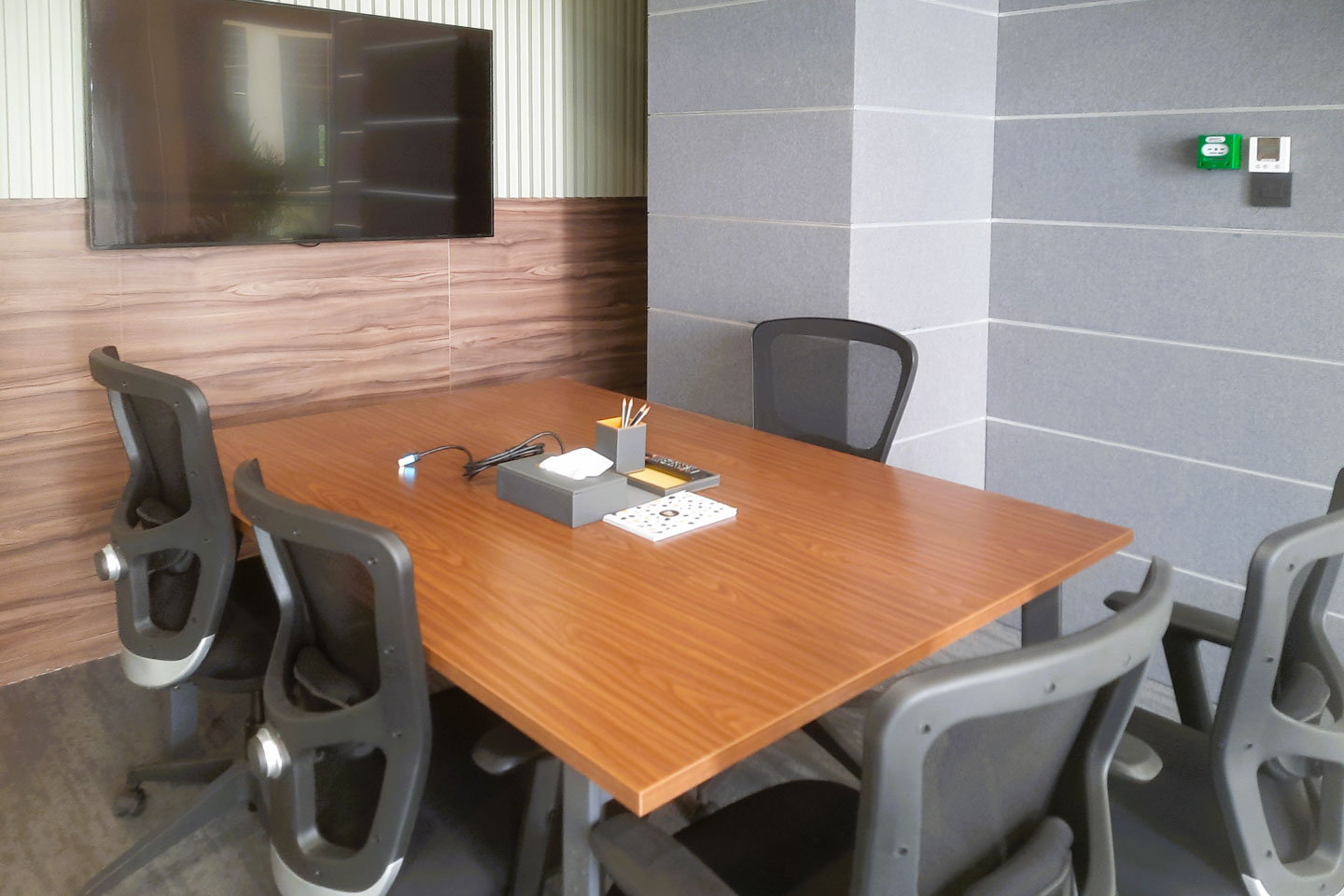 The Circle.Work - Omaxe Square, Meeting Rooms in Jasola, Delhi | Rent ...
