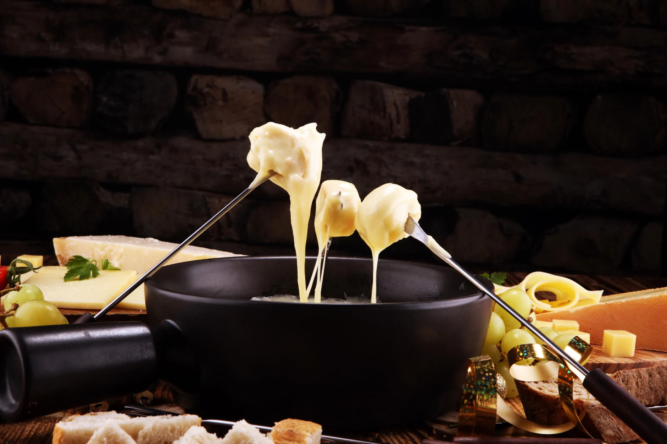 The Best Fondue Restaurants in Paris (Warm, Gooey, and Perfect ...
