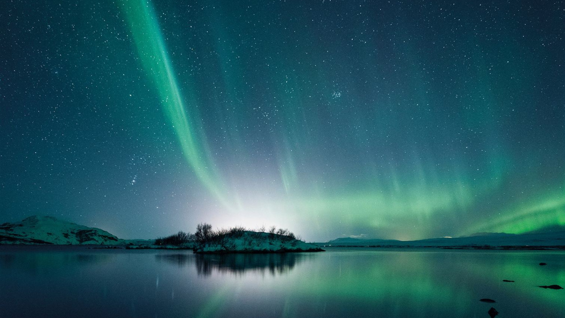 Scenic Iceland and the Northern Lights