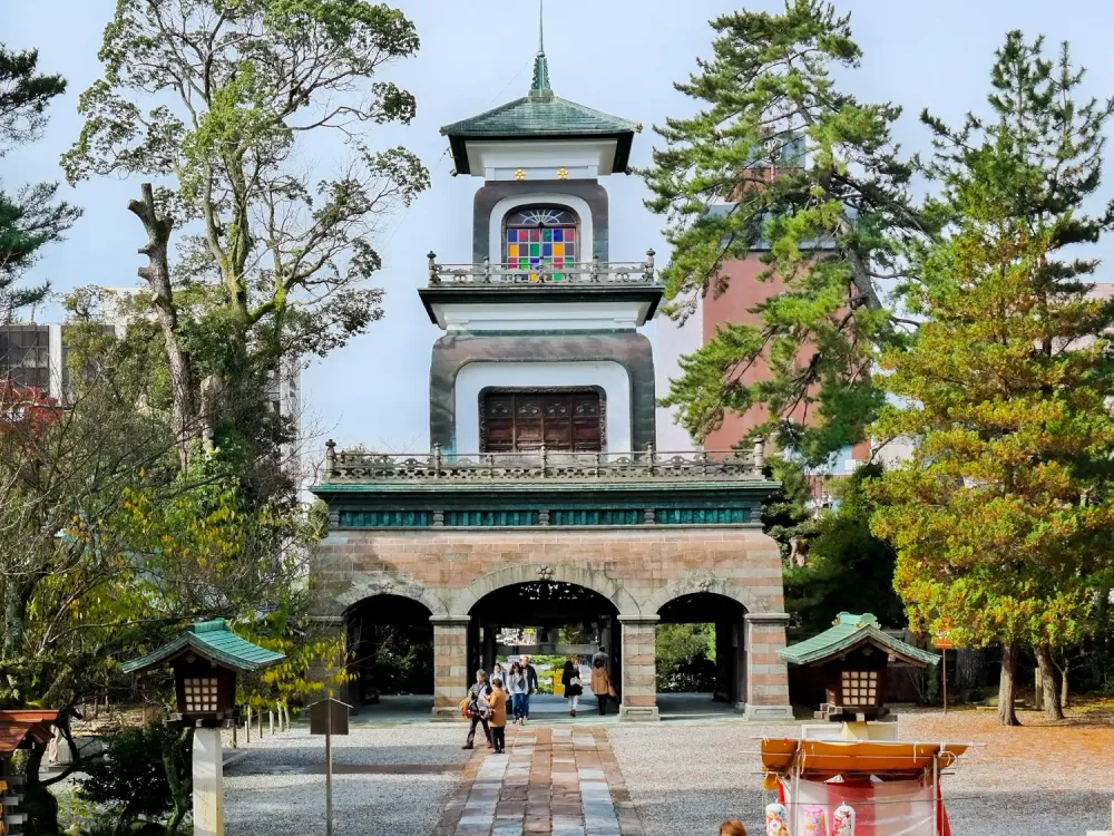 Oyama Shrine - Shrine with a Unique Western-inspired Gate