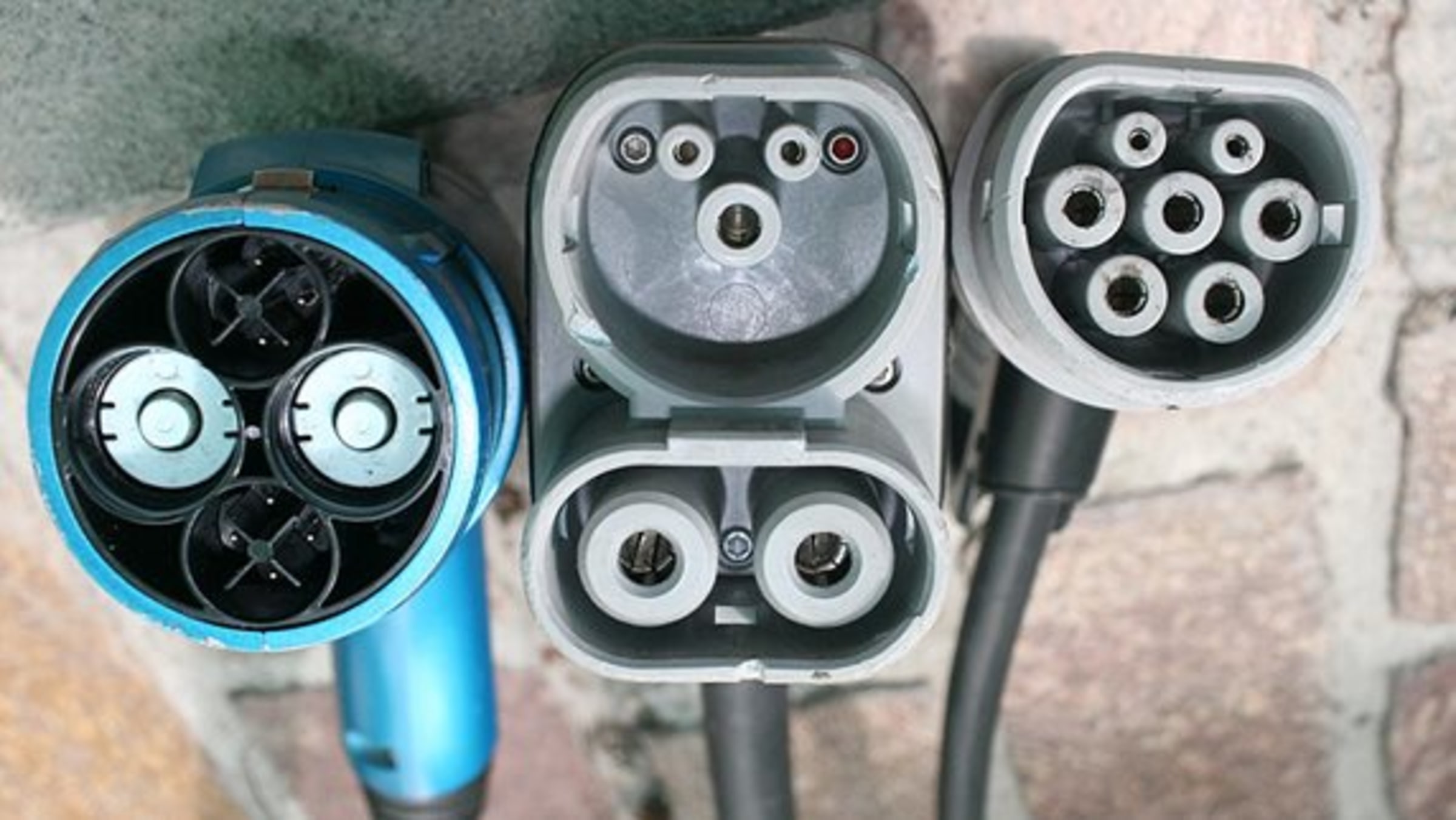 Lader til elbil – en enkel oversikt | NAF