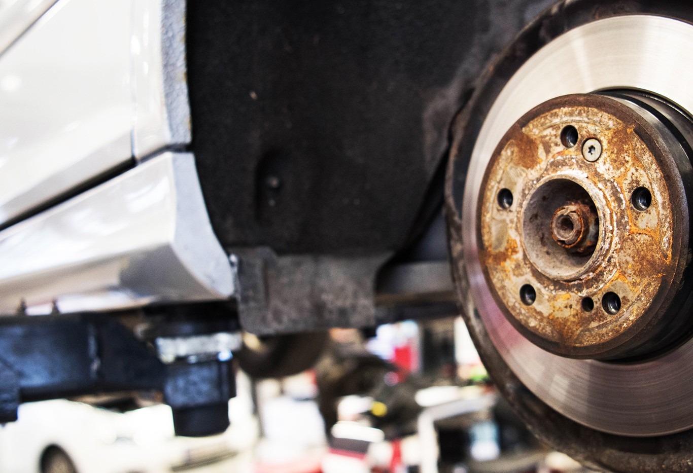 Eksperten svarer: Bør jeg ta antirustbehandling på den nye elbilen? | NAF