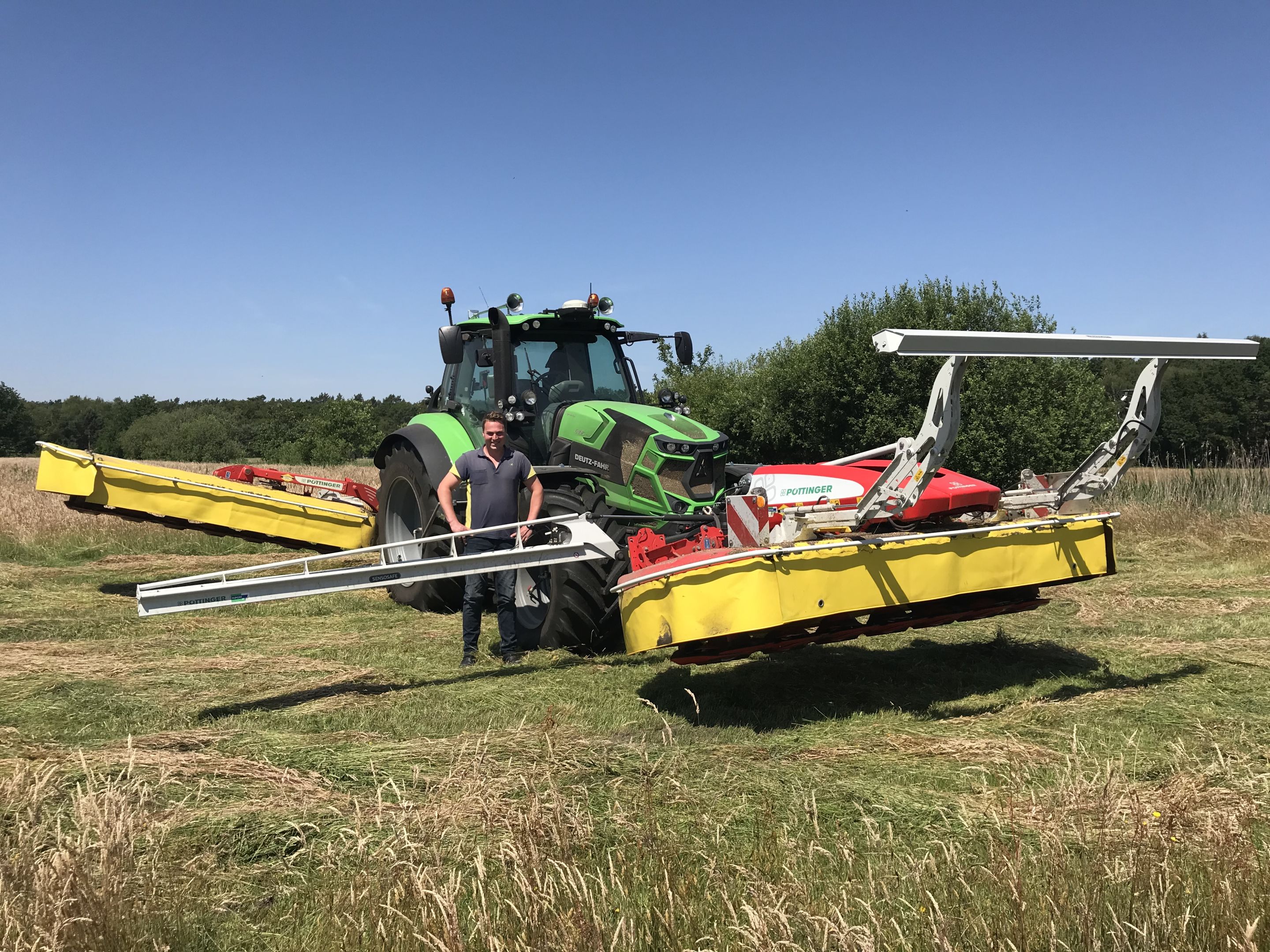 Unieke maaimachine aan het werk op de Kampina | Natuurmonumenten