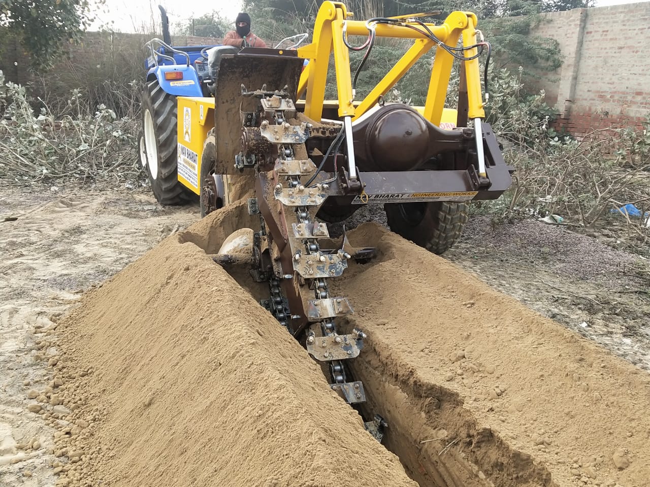Hydraulic Side Way Trencher | Manufacturer of Trench Digger & Sideway ...