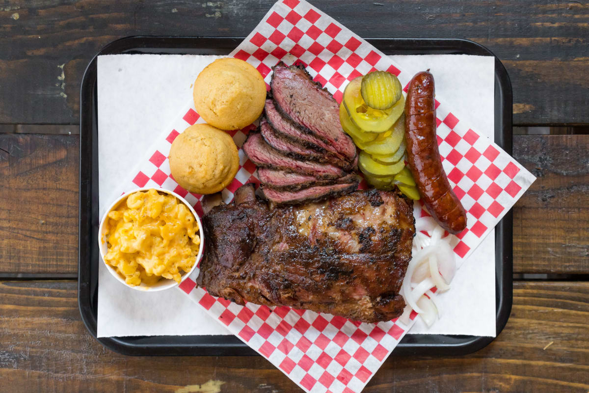 BBQ Bonanza: Smoked & Grilled Dining in Las Vegas | Neon Feast