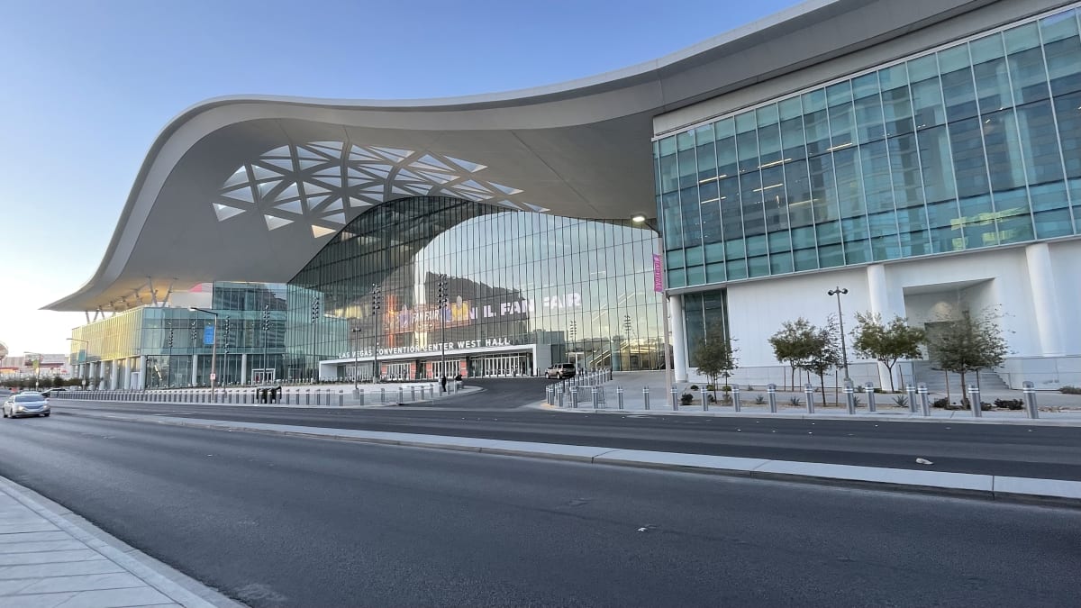 Dining Near Las Vegas Convention Center (No Casinos!) | Neon Feast