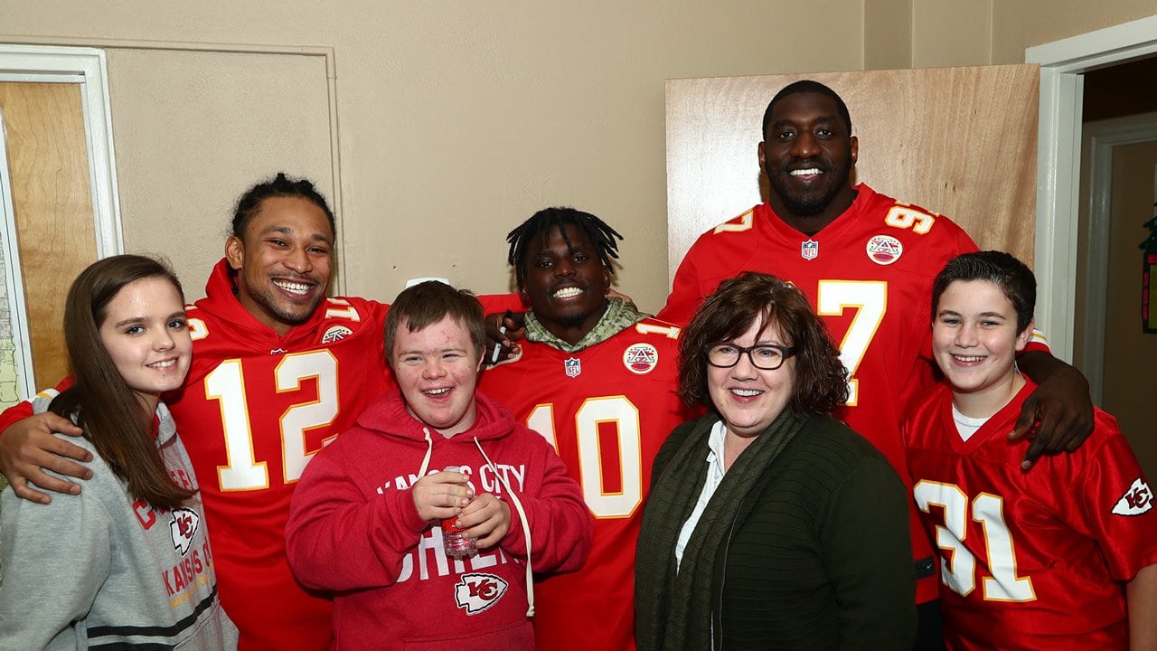 Photo Gallery: Players Giving Back
