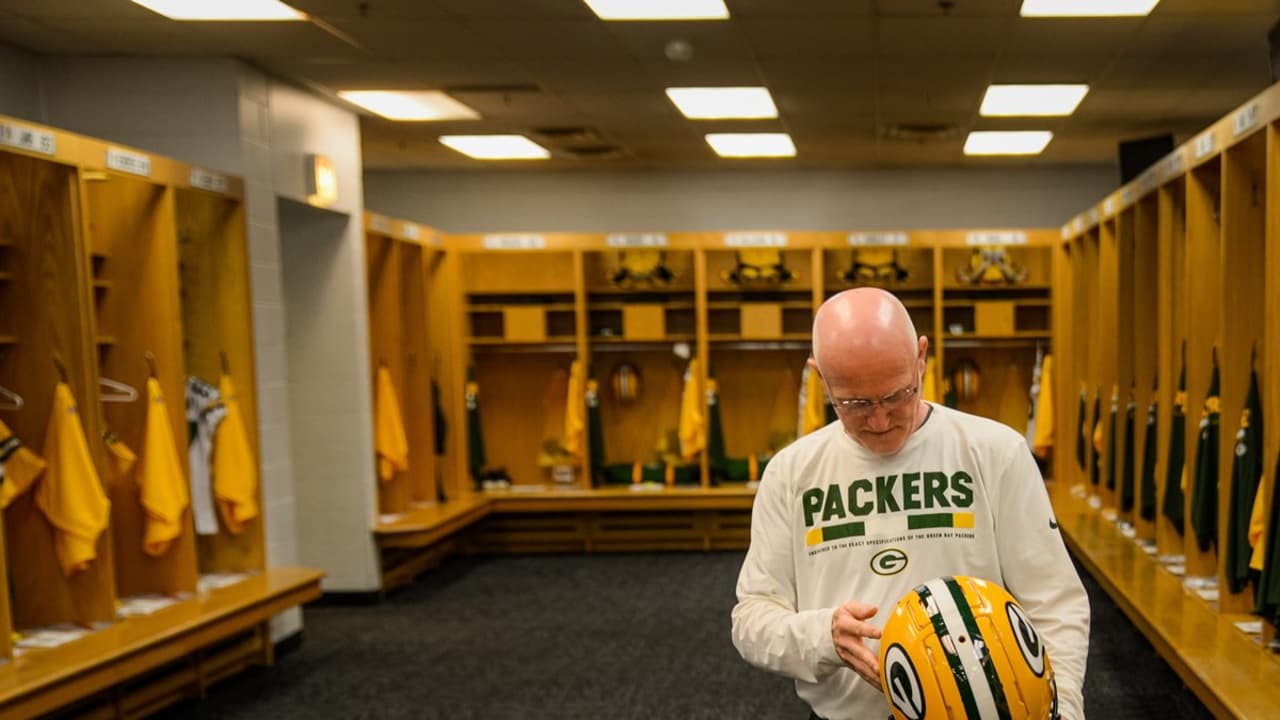 Inside the Packers locker room at Soldier Field